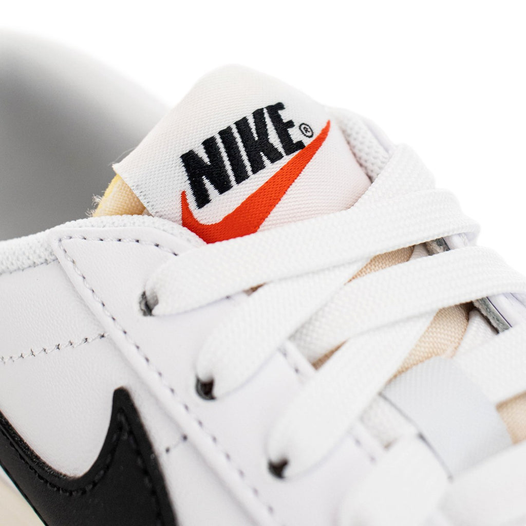 Nike Wmns Blazer Low Platform DJ0292-101 - weiss-schwarz-grau ...